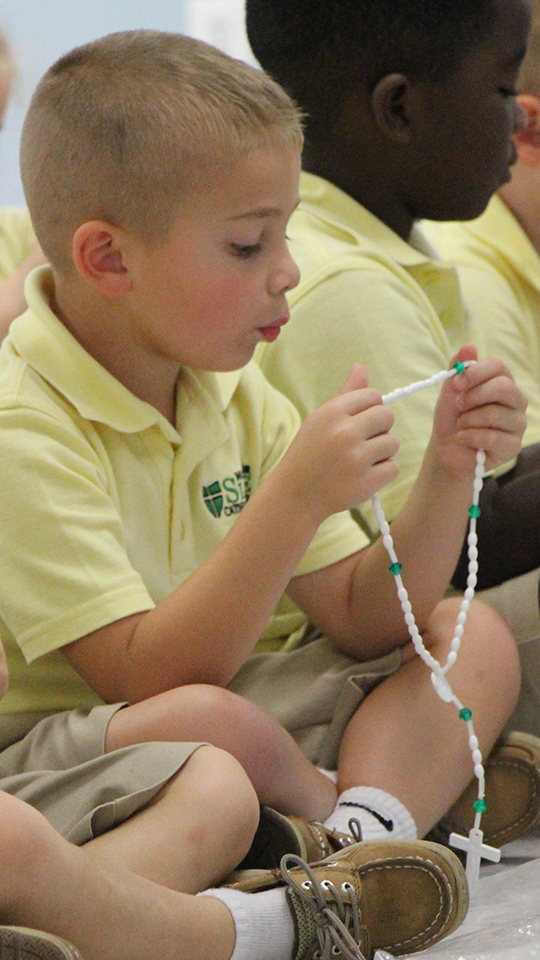 Kindergarten Students Receive Rosaries from Rosary Guild | Monsignor ...